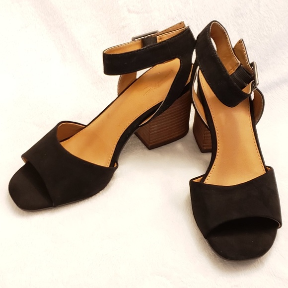 Universal Thread | Shoes | Universal Thread Megan Heeled Pump Nwt ...